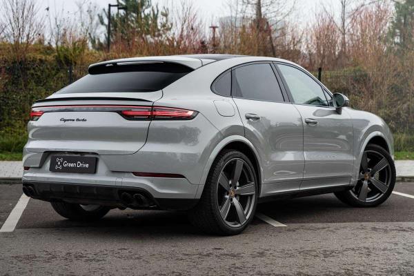 Pelēks Porsche Cayenne Coupe 2019 Viļņa, ar dzinēja tilpumu 4.00 L un nobraukumu 70 tūkst. km par 84990 €, foto 5 vietnē AUTOMOTO.COM.LV