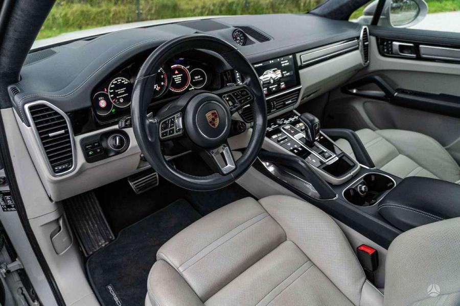 Grey Porsche Cayenne Coupe 2019 in Vilnius, with an engine capacity of 4.00 L and mileage of 70 thousand km for 84990 €, photo 20 on AUTOMOTO.COM.LV