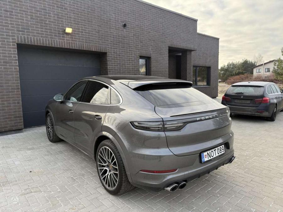 Grey Porsche Cayenne Coupe 2019 in Vilnius, with an engine capacity of 3.00 L and mileage of 97 thousand km for 49900 €, photo 8 on AUTOMOTO.COM.LV