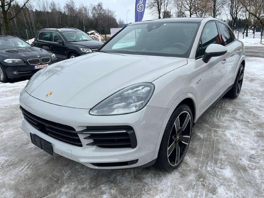 Grey Porsche Cayenne Coupe 2019 in Kaunas, with an engine capacity of 3.00 L and mileage of 203 thousand km for 48500 €, photo 1 on AUTOMOTO.COM.LV