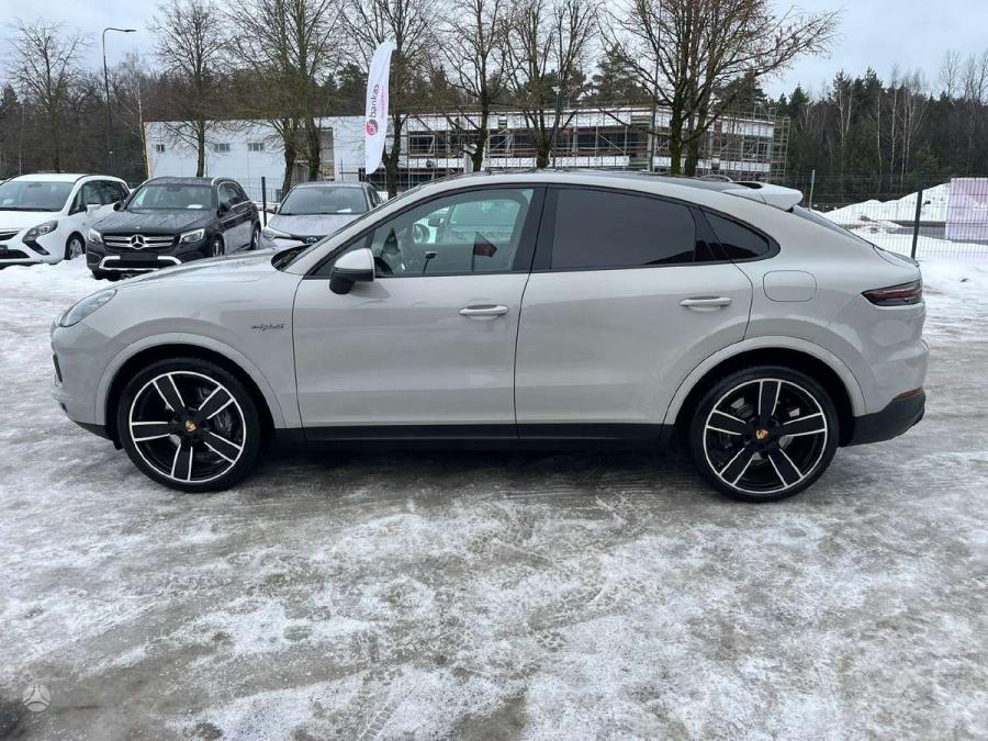 Grey Porsche Cayenne Coupe 2019 in Kaunas, with an engine capacity of 3.00 L and mileage of 203 thousand km for 48500 €, photo 2 on AUTOMOTO.COM.LV