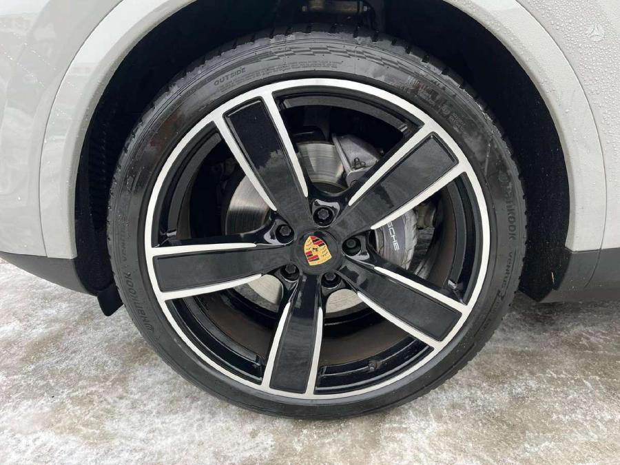 Grey Porsche Cayenne Coupe 2019 in Kaunas, with an engine capacity of 3.00 L and mileage of 203 thousand km for 48500 €, photo 12 on AUTOMOTO.COM.LV