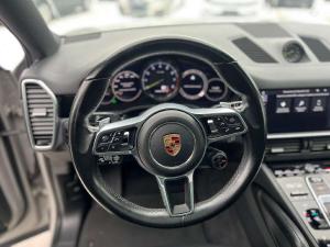 Grey Porsche Cayenne Coupe 2019 in Kaunas, with an engine capacity of 3.00 L and mileage of 203 thousand km for 48500 €, photo 18 on AUTOMOTO.COM.LV