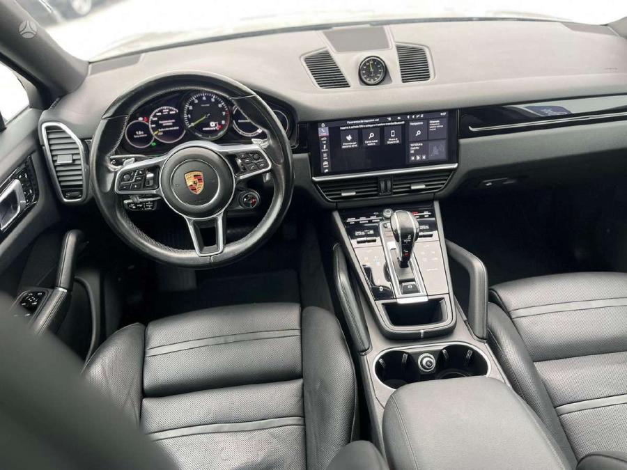 Grey Porsche Cayenne Coupe 2019 in Kaunas, with an engine capacity of 3.00 L and mileage of 203 thousand km for 48500 €, photo 19 on AUTOMOTO.COM.LV