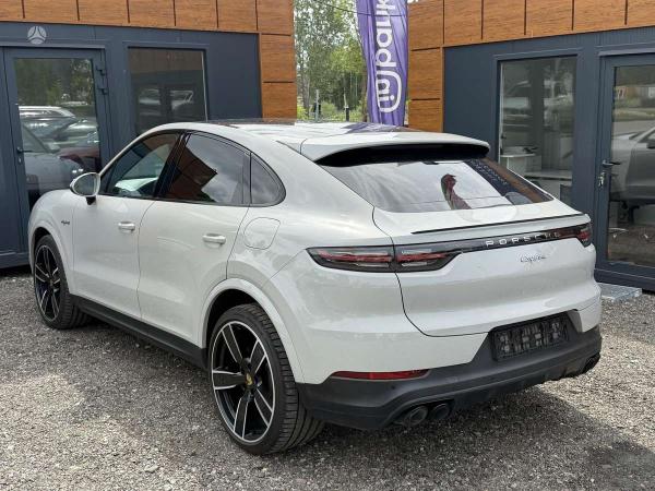 Grey Porsche Cayenne Coupe 2019 in Kaunas, with an engine capacity of 3.00 L and mileage of 200 thousand km for 43900 €, photo 5 on AUTOMOTO.COM.LV