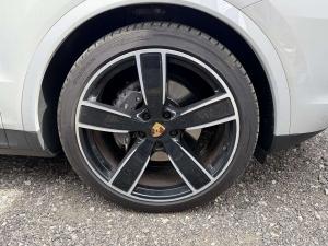 Серый Порше Cayenne Coupe 2019 в Каунас, объемом двигателя 3.00 л и пробегом 200 тыс. км за 43900 €, фото 13 на AUTOMOTO.COM.LV