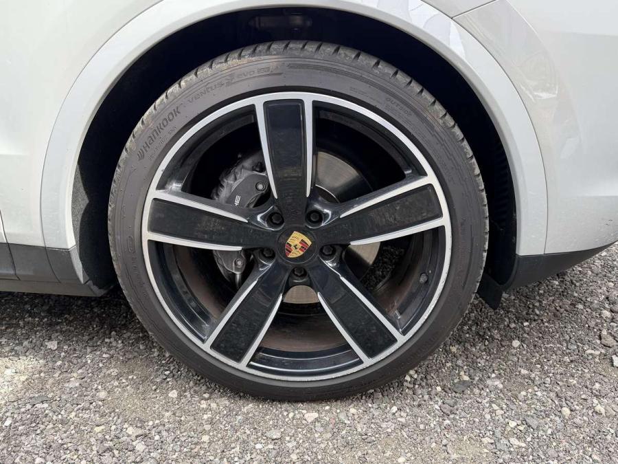 Серый Порше Cayenne Coupe 2019 в Каунас, объемом двигателя 3.00 л и пробегом 200 тыс. км за 43900 €, фото 13 на AUTOMOTO.COM.LV