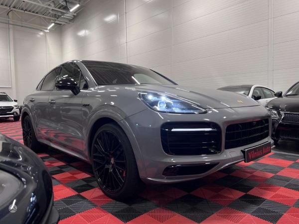 Grey Porsche Cayenne Coupe 2020 in Vilnius, with an engine capacity of 3.00 L and mileage of 70 thousand km for 59990 €, photo 3 on AUTOMOTO.COM.LV