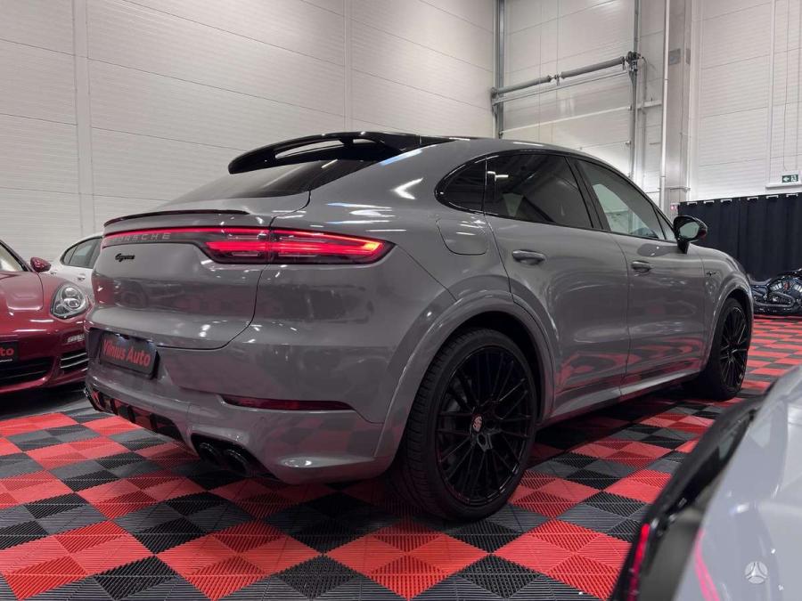 Grey Porsche Cayenne Coupe 2020 in Vilnius, with an engine capacity of 3.00 L and mileage of 70 thousand km for 59990 €, photo 4 on AUTOMOTO.COM.LV