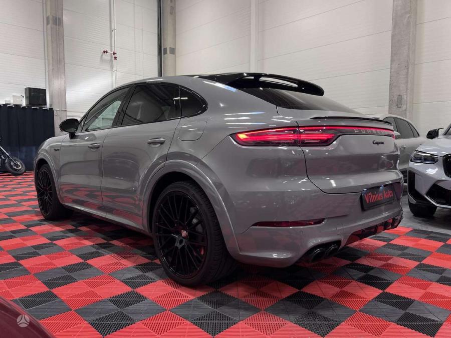 Grey Porsche Cayenne Coupe 2020 in Vilnius, with an engine capacity of 3.00 L and mileage of 70 thousand km for 59990 €, photo 6 on AUTOMOTO.COM.LV
