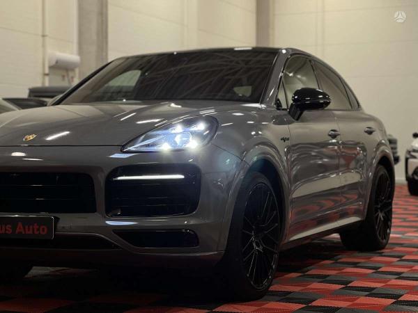 Grey Porsche Cayenne Coupe 2020 in Vilnius, with an engine capacity of 3.00 L and mileage of 70 thousand km for 59990 €, photo 7 on AUTOMOTO.COM.LV