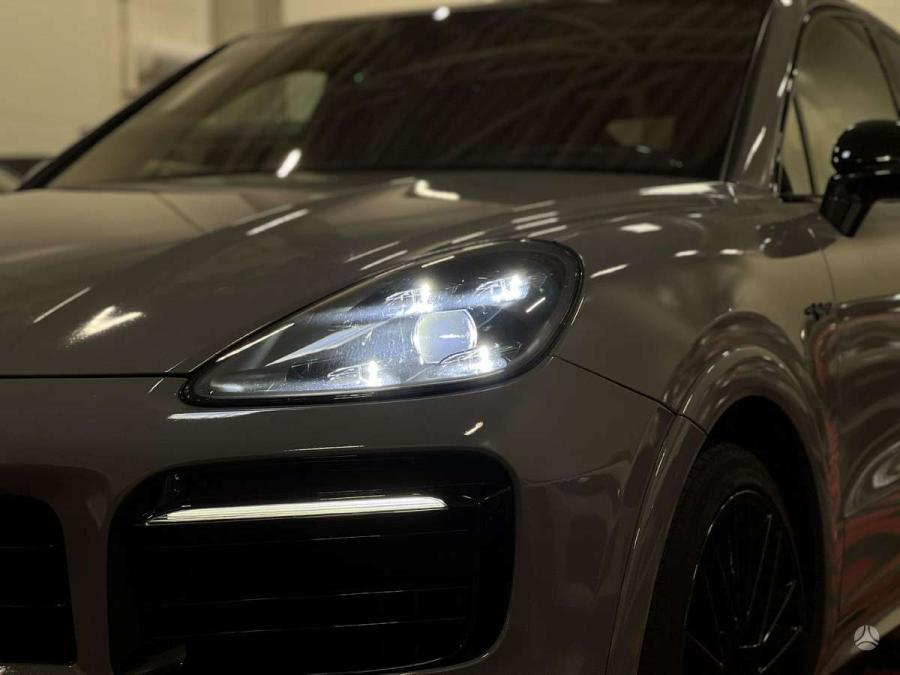 Grey Porsche Cayenne Coupe 2020 in Vilnius, with an engine capacity of 3.00 L and mileage of 70 thousand km for 59990 €, photo 8 on AUTOMOTO.COM.LV