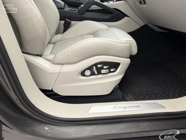 Pelēks Porsche Cayenne Coupe 2020 Avižieniai, ar dzinēja tilpumu 3.00 L un nobraukumu 154 tūkst. km par 57900 €, foto 6 vietnē AUTOMOTO.COM.LV
