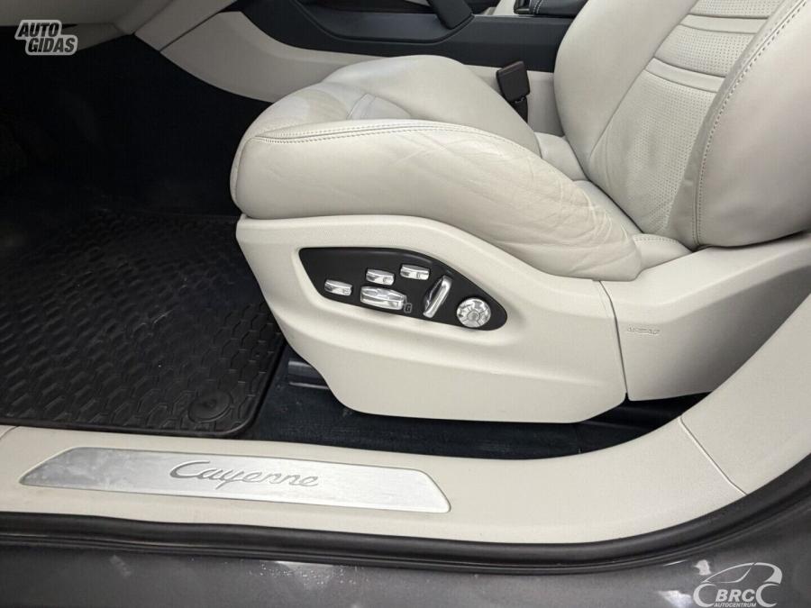Серый Порше Cayenne Coupe 2020 в Авиженяй, объемом двигателя 3.00 л и пробегом 154 тыс. км за 57900 €, фото 25 на AUTOMOTO.COM.LV