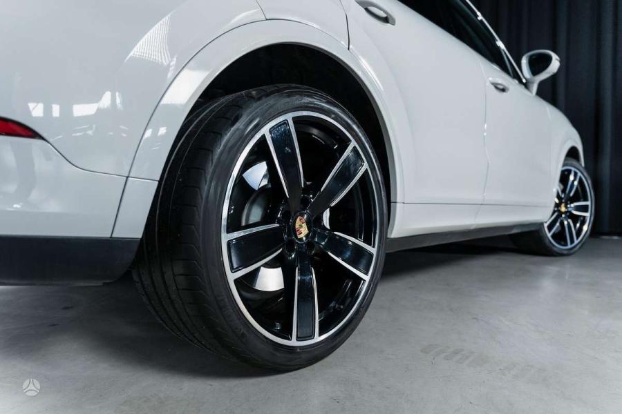Pelēks Porsche Cayenne Coupe 2020 Viļņa, ar dzinēja tilpumu 4.40 L un nobraukumu 84 tūkst. km par 74998 €, foto 18 vietnē AUTOMOTO.COM.LV