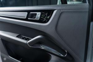 Pelēks Porsche Cayenne Coupe 2020 Viļņa, ar dzinēja tilpumu 4.40 L un nobraukumu 84 tūkst. km par 74998 €, foto 23 vietnē AUTOMOTO.COM.LV