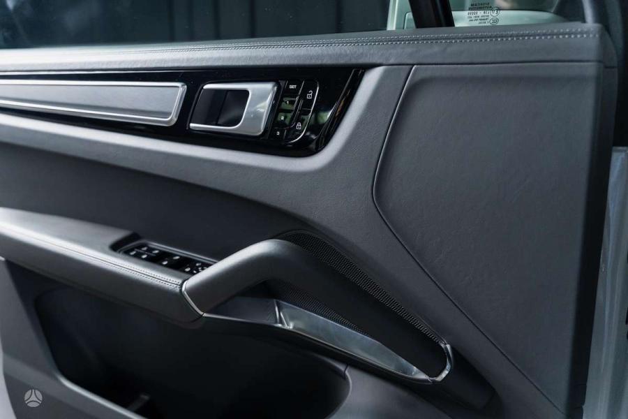 Pelēks Porsche Cayenne Coupe 2020 Viļņa, ar dzinēja tilpumu 4.40 L un nobraukumu 84 tūkst. km par 74998 €, foto 23 vietnē AUTOMOTO.COM.LV
