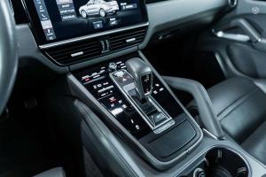 Pelēks Porsche Cayenne Coupe 2020 Viļņa, ar dzinēja tilpumu 4.40 L un nobraukumu 84 tūkst. km par 74998 €, foto 32 vietnē AUTOMOTO.COM.LV