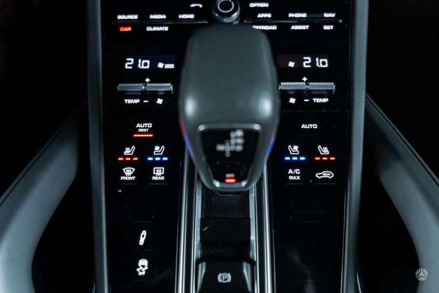 Pelēks Porsche Cayenne Coupe 2020 Viļņa, ar dzinēja tilpumu 4.40 L un nobraukumu 84 tūkst. km par 74998 €, foto 33 vietnē AUTOMOTO.COM.LV