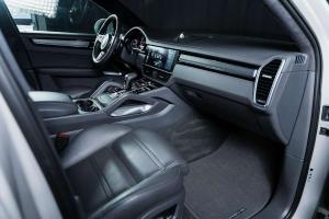 Pelēks Porsche Cayenne Coupe 2020 Viļņa, ar dzinēja tilpumu 4.40 L un nobraukumu 84 tūkst. km par 74998 €, foto 35 vietnē AUTOMOTO.COM.LV
