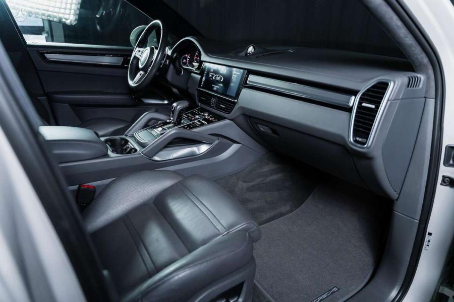 Pelēks Porsche Cayenne Coupe 2020 Viļņa, ar dzinēja tilpumu 4.40 L un nobraukumu 84 tūkst. km par 74998 €, foto 35 vietnē AUTOMOTO.COM.LV
