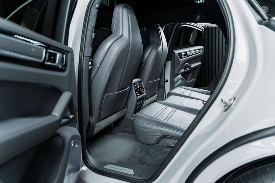 Pelēks Porsche Cayenne Coupe 2020 Viļņa, ar dzinēja tilpumu 4.40 L un nobraukumu 84 tūkst. km par 74998 €, foto 38 vietnē AUTOMOTO.COM.LV