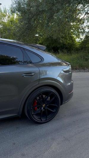Grey Porsche Cayenne Coupe 2020 in Vilnius, with an engine capacity of 4.00 L and mileage of 110 thousand km for 76000 €, photo 4 on AUTOMOTO.COM.LV