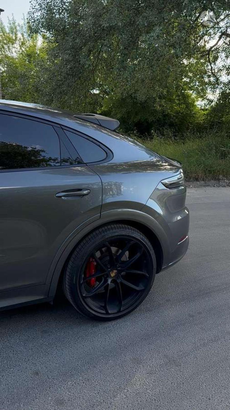 Grey Porsche Cayenne Coupe 2020 in Vilnius, with an engine capacity of 4.00 L and mileage of 110 thousand km for 76000 €, photo 4 on AUTOMOTO.COM.LV