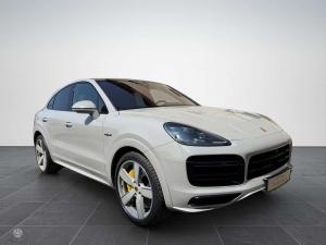 Grey Porsche Cayenne Coupe 2020 in Vilnius, with an engine capacity of 4.00 L and mileage of 156 thousand km for 66900 €, photo 3 on AUTOMOTO.COM.LV