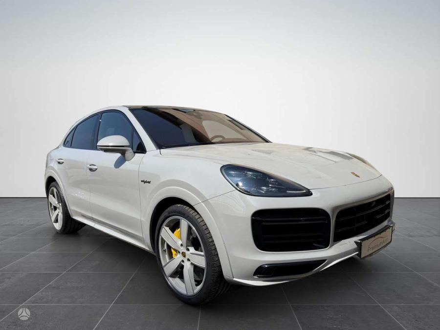 Grey Porsche Cayenne Coupe 2020 in Vilnius, with an engine capacity of 4.00 L and mileage of 156 thousand km for 66900 €, photo 3 on AUTOMOTO.COM.LV