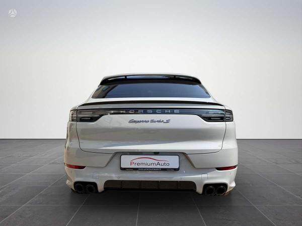 Grey Porsche Cayenne Coupe 2020 in Vilnius, with an engine capacity of 4.00 L and mileage of 156 thousand km for 66900 €, photo 4 on AUTOMOTO.COM.LV