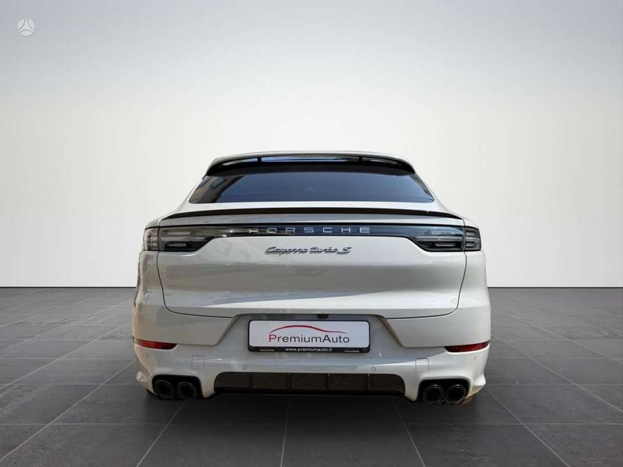 Grey Porsche Cayenne Coupe 2020 in Vilnius, with an engine capacity of 4.00 L and mileage of 156 thousand km for 66900 €, photo 4 on AUTOMOTO.COM.LV