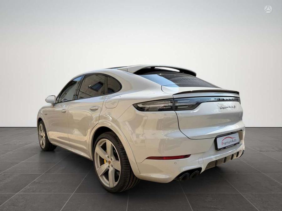 Grey Porsche Cayenne Coupe 2020 in Vilnius, with an engine capacity of 4.00 L and mileage of 156 thousand km for 66900 €, photo 5 on AUTOMOTO.COM.LV