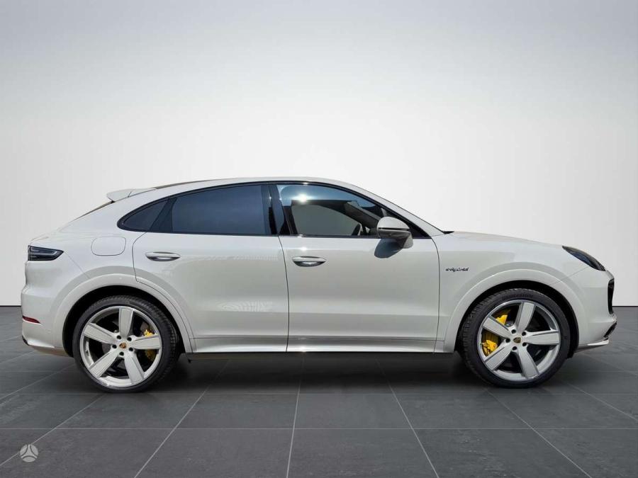 Grey Porsche Cayenne Coupe 2020 in Vilnius, with an engine capacity of 4.00 L and mileage of 156 thousand km for 66900 €, photo 7 on AUTOMOTO.COM.LV