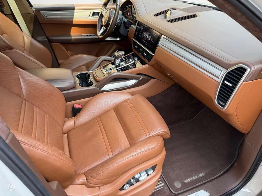 Grey Porsche Cayenne Coupe 2020 in Vilnius, with an engine capacity of 4.00 L and mileage of 156 thousand km for 66900 €, photo 8 on AUTOMOTO.COM.LV