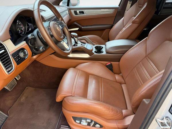 Grey Porsche Cayenne Coupe 2020 in Vilnius, with an engine capacity of 4.00 L and mileage of 156 thousand km for 66900 €, photo 9 on AUTOMOTO.COM.LV