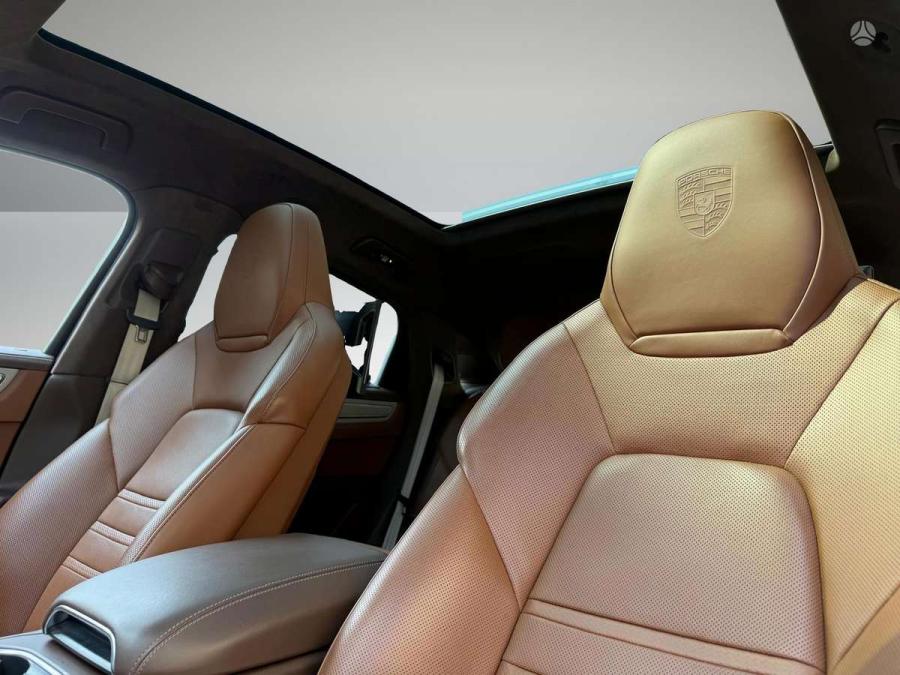Grey Porsche Cayenne Coupe 2020 in Vilnius, with an engine capacity of 4.00 L and mileage of 156 thousand km for 66900 €, photo 10 on AUTOMOTO.COM.LV