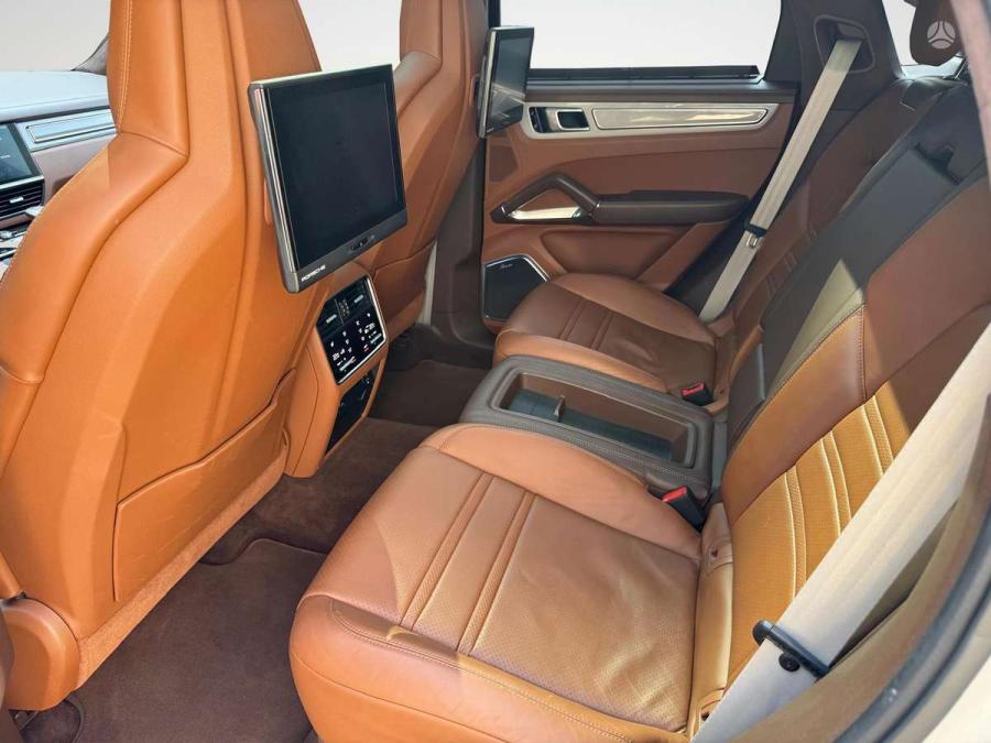 Grey Porsche Cayenne Coupe 2020 in Vilnius, with an engine capacity of 4.00 L and mileage of 156 thousand km for 66900 €, photo 11 on AUTOMOTO.COM.LV