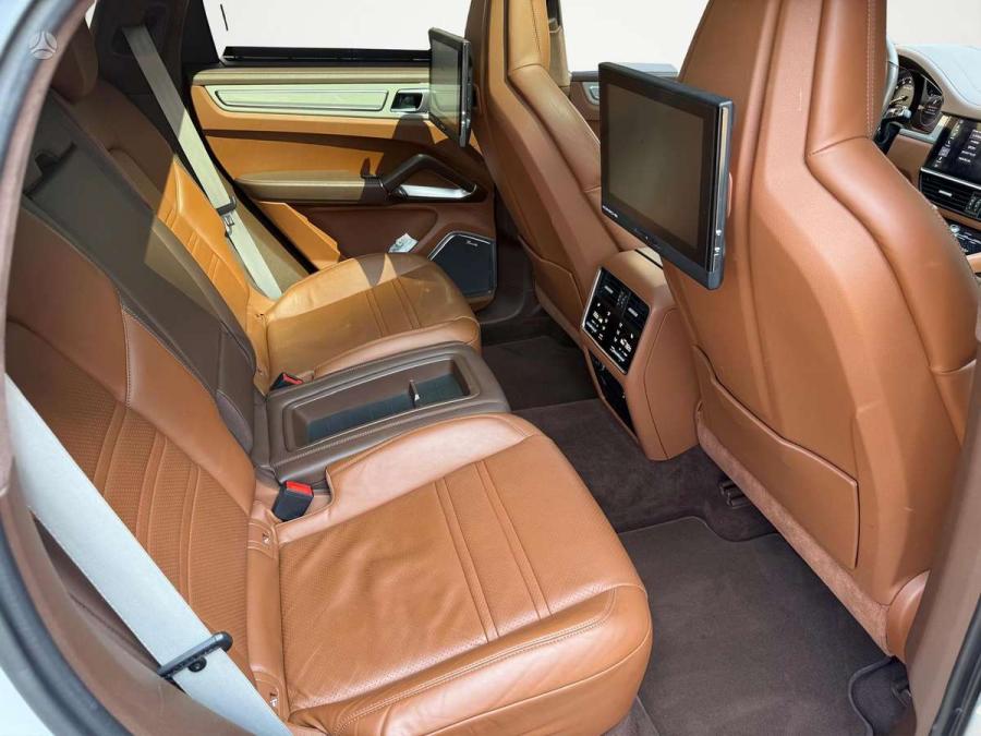 Grey Porsche Cayenne Coupe 2020 in Vilnius, with an engine capacity of 4.00 L and mileage of 156 thousand km for 66900 €, photo 12 on AUTOMOTO.COM.LV