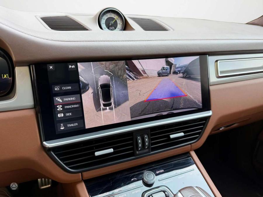 Grey Porsche Cayenne Coupe 2020 in Vilnius, with an engine capacity of 4.00 L and mileage of 156 thousand km for 66900 €, photo 18 on AUTOMOTO.COM.LV