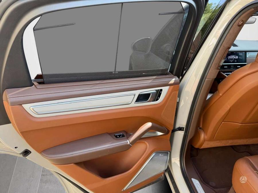 Grey Porsche Cayenne Coupe 2020 in Vilnius, with an engine capacity of 4.00 L and mileage of 156 thousand km for 66900 €, photo 21 on AUTOMOTO.COM.LV