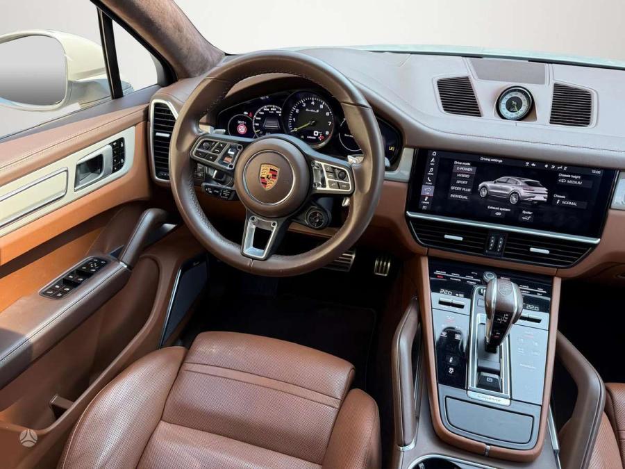 Grey Porsche Cayenne Coupe 2020 in Vilnius, with an engine capacity of 4.00 L and mileage of 156 thousand km for 66900 €, photo 22 on AUTOMOTO.COM.LV