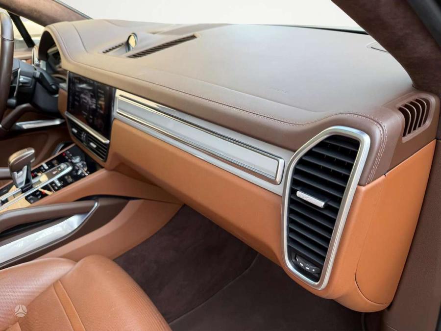 Grey Porsche Cayenne Coupe 2020 in Vilnius, with an engine capacity of 4.00 L and mileage of 156 thousand km for 66900 €, photo 24 on AUTOMOTO.COM.LV