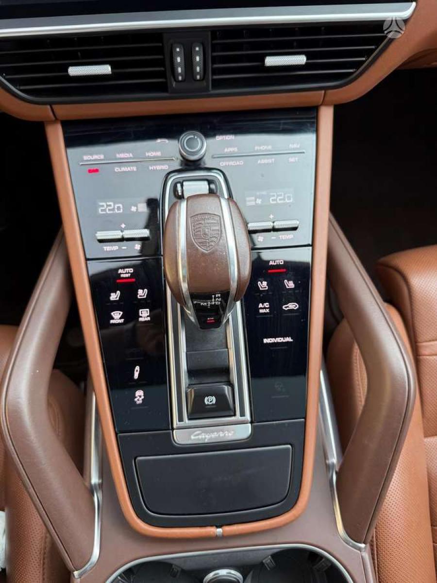 Grey Porsche Cayenne Coupe 2020 in Vilnius, with an engine capacity of 4.00 L and mileage of 156 thousand km for 66900 €, photo 26 on AUTOMOTO.COM.LV