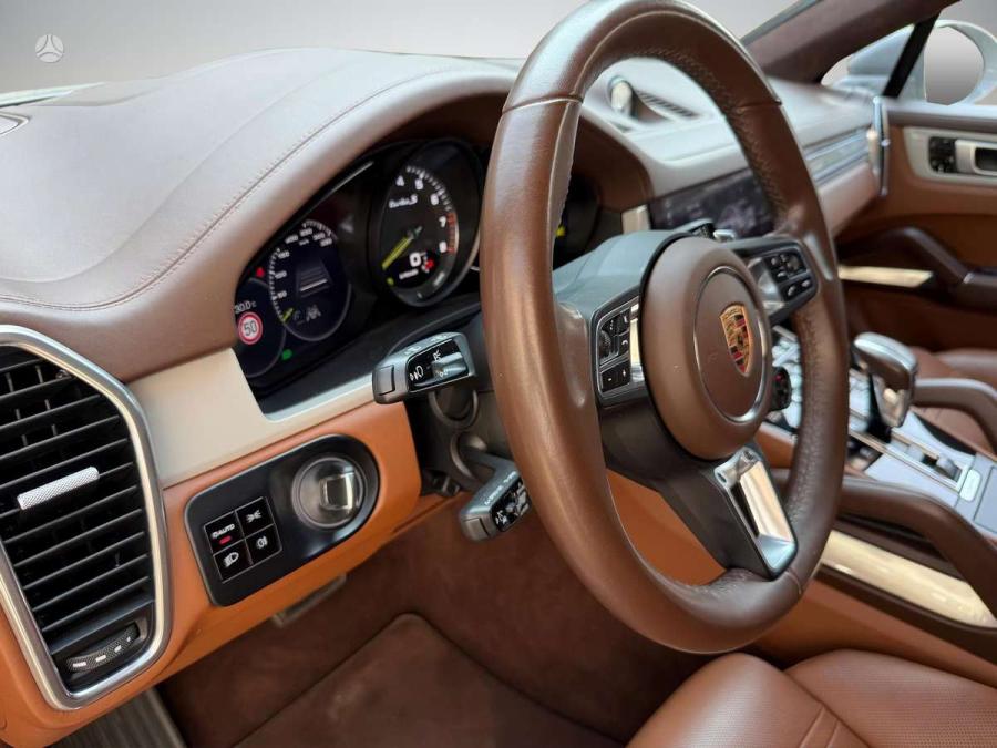 Grey Porsche Cayenne Coupe 2020 in Vilnius, with an engine capacity of 4.00 L and mileage of 156 thousand km for 66900 €, photo 29 on AUTOMOTO.COM.LV