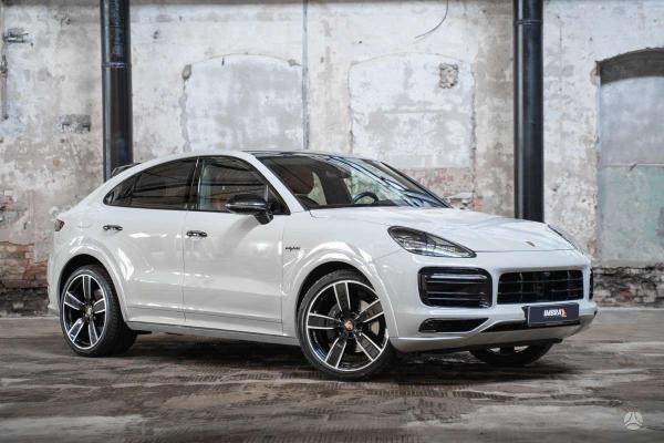 Grey Porsche Cayenne Coupe 2021 in Kaunas, with an engine capacity of 3.00 L and mileage of 75 thousand km for 79000 €, photo 9 on AUTOMOTO.COM.LV