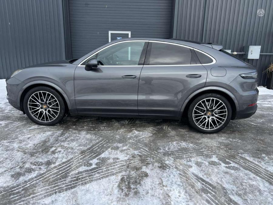 Pelēks Porsche Cayenne Coupe 2021 Alīta, ar dzinēja tilpumu 3.00 L un nobraukumu 75 tūkst. km par 55500 €, foto 3 vietnē AUTOMOTO.COM.LV