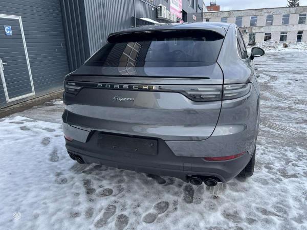 Grey Porsche Cayenne Coupe 2021 in Alytus, with an engine capacity of 3.00 L and mileage of 75 thousand km for 55500 €, photo 8 on AUTOMOTO.COM.LV