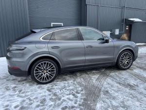 Pelēks Porsche Cayenne Coupe 2021 Alīta, ar dzinēja tilpumu 3.00 L un nobraukumu 75 tūkst. km par 55500 €, foto 10 vietnē AUTOMOTO.COM.LV