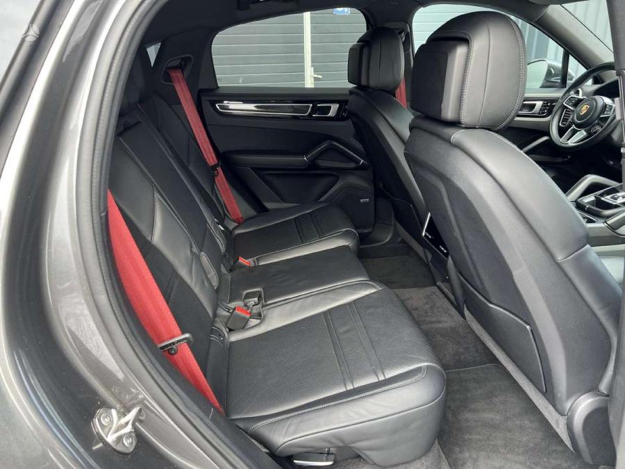 Pelēks Porsche Cayenne Coupe 2021 Alīta, ar dzinēja tilpumu 3.00 L un nobraukumu 75 tūkst. km par 55500 €, foto 20 vietnē AUTOMOTO.COM.LV